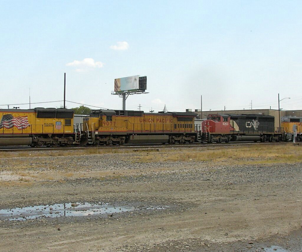 CN 5363 & UP 9077